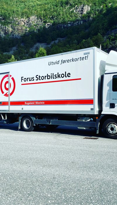 Førerkort Klasse C1E – Lett Lastebil med Henger | Forus Storbilskole AS